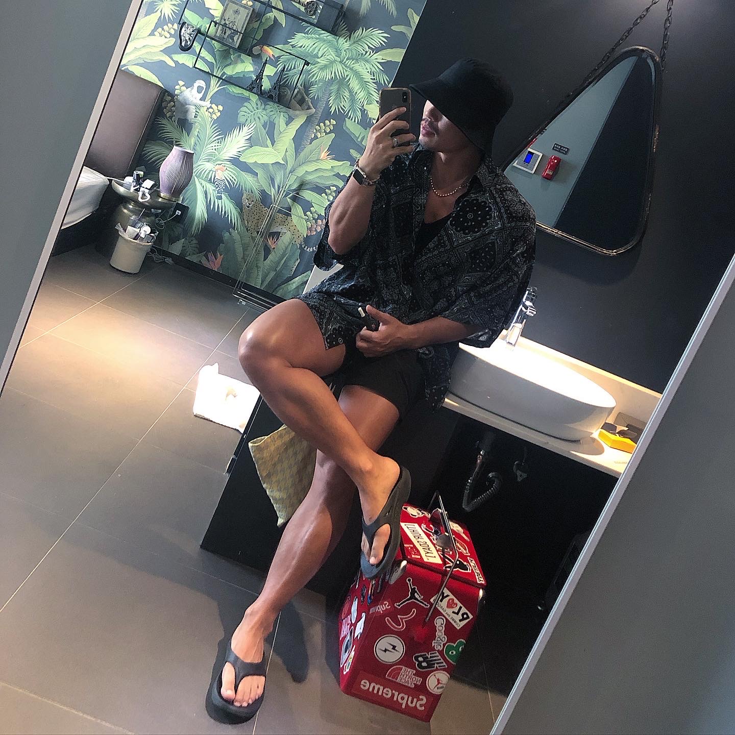 변브로 (@byunbro) 님의 게시물 | KREAM