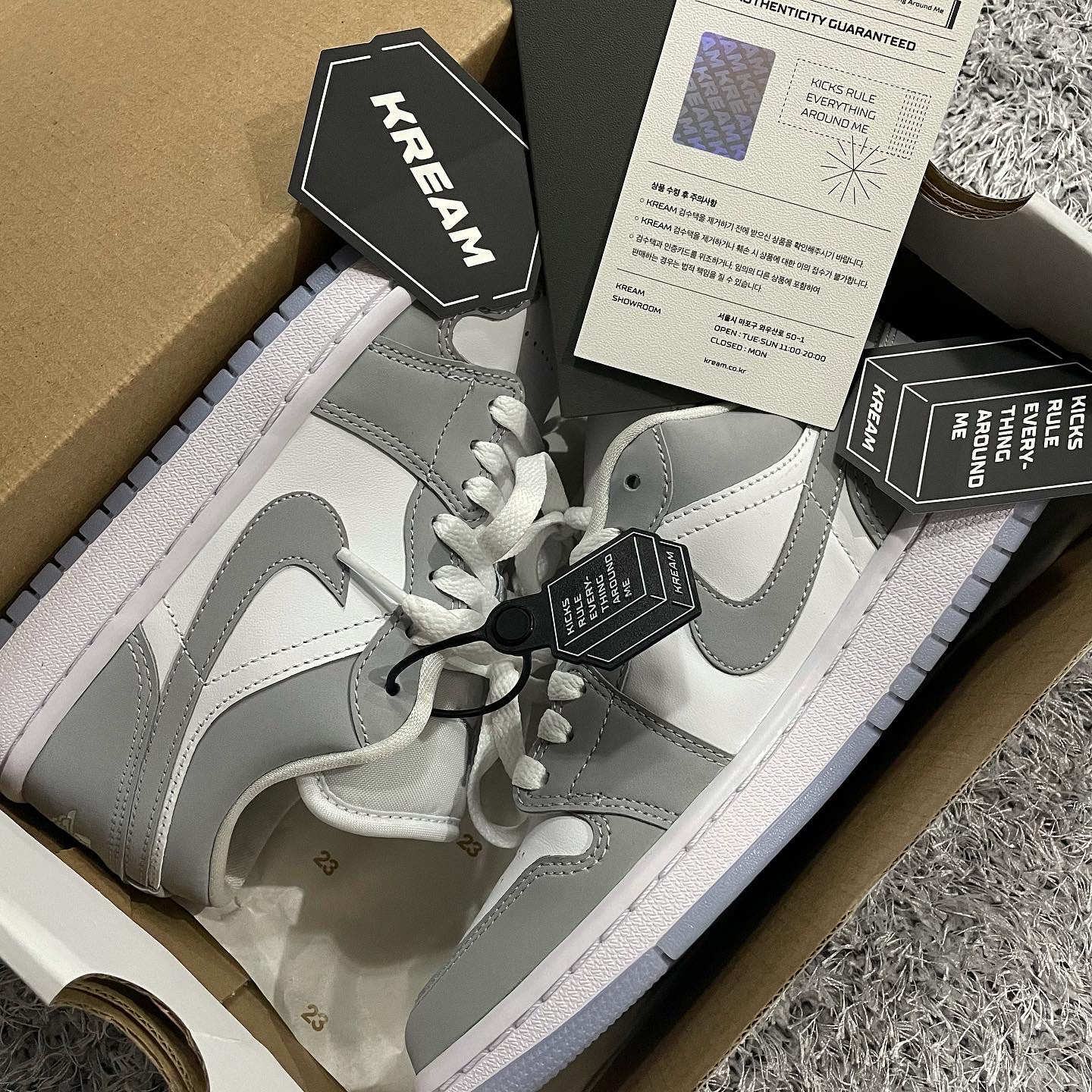 수댕 (@__s_jin__) 님의 게시물 | KREAM