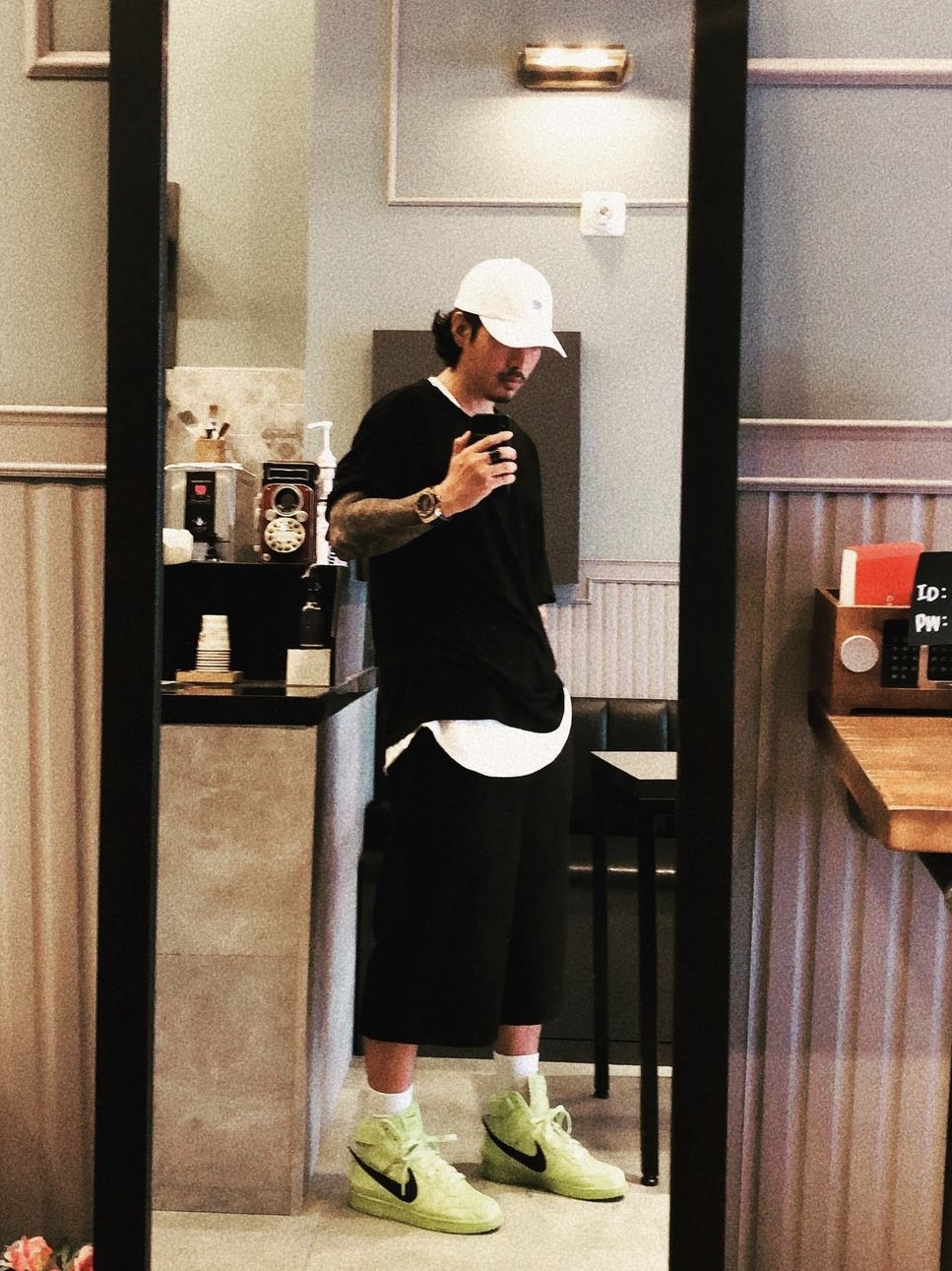 권혁민 (@crazy_crowz) 님의 게시물 | KREAM