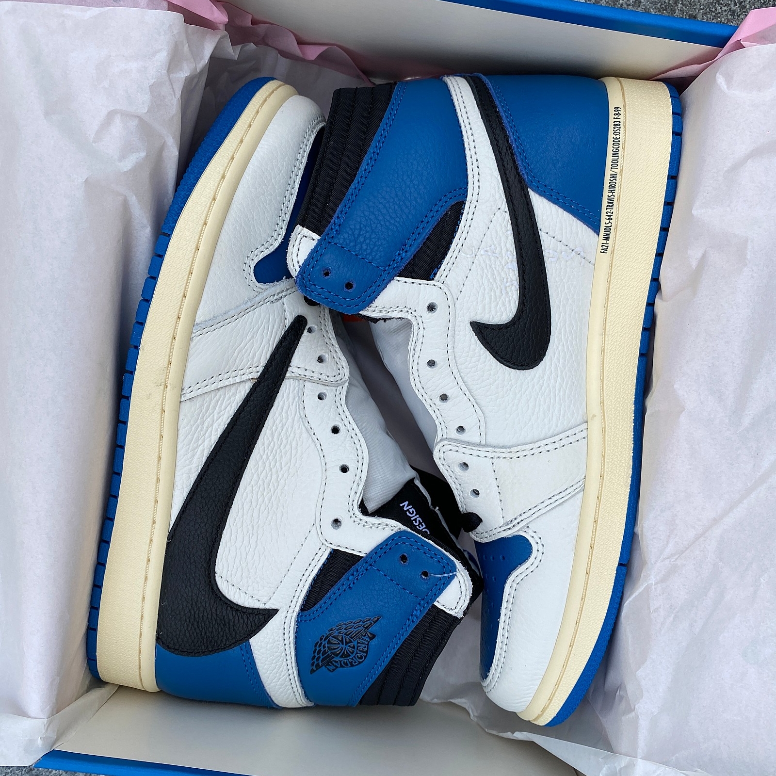 장어 (@lamode) 님의 게시물 | KREAM