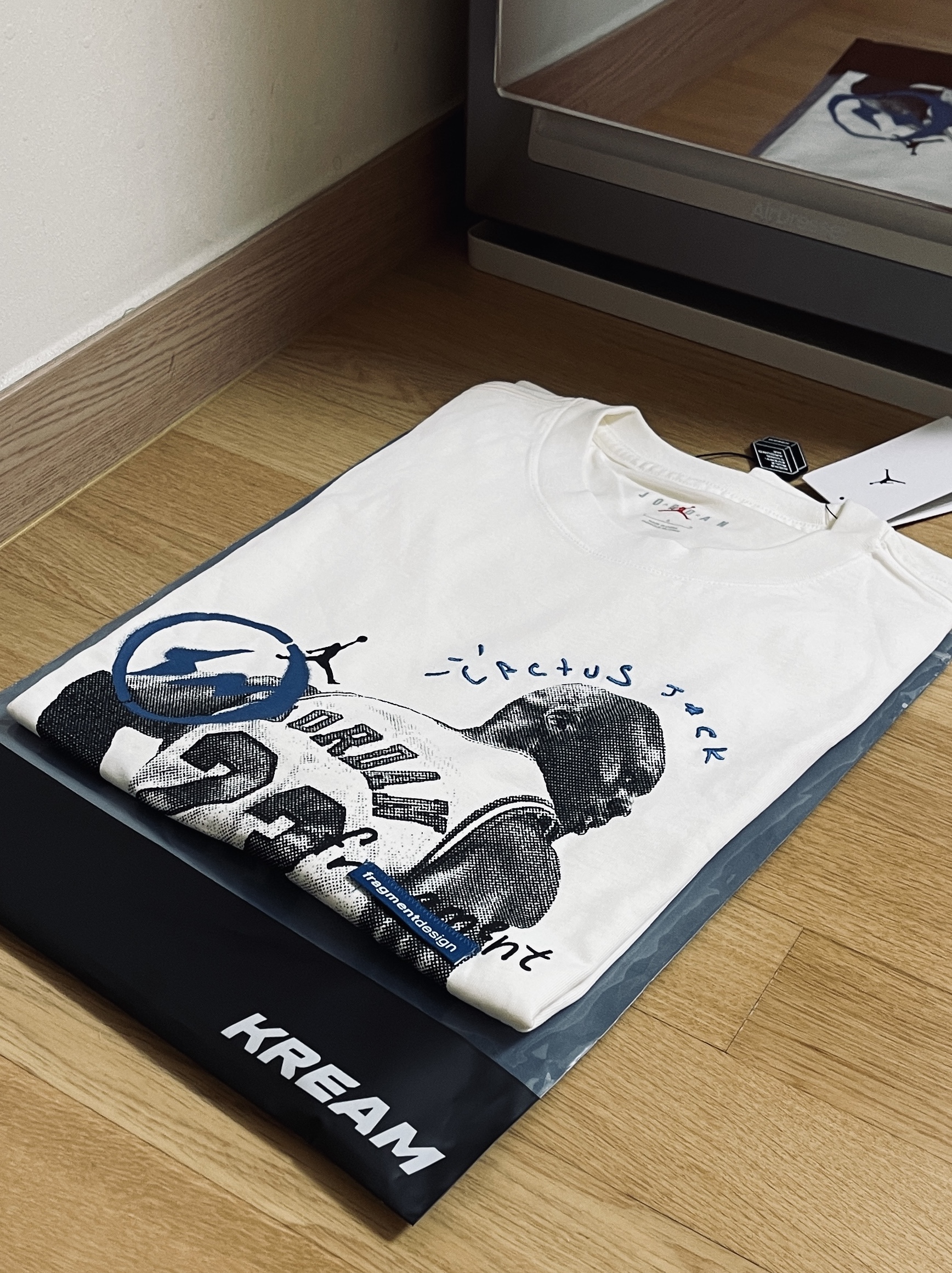 리레이스 (@rerace) 님의 게시물 | KREAM