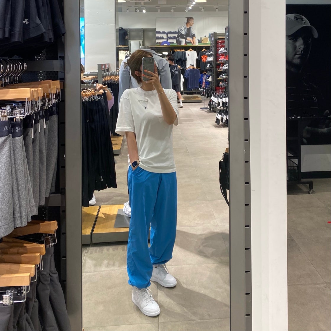 💜💙🤍💛 ️🤎💚🖤🧡 (@240c_m) 님의 게시물 | KREAM