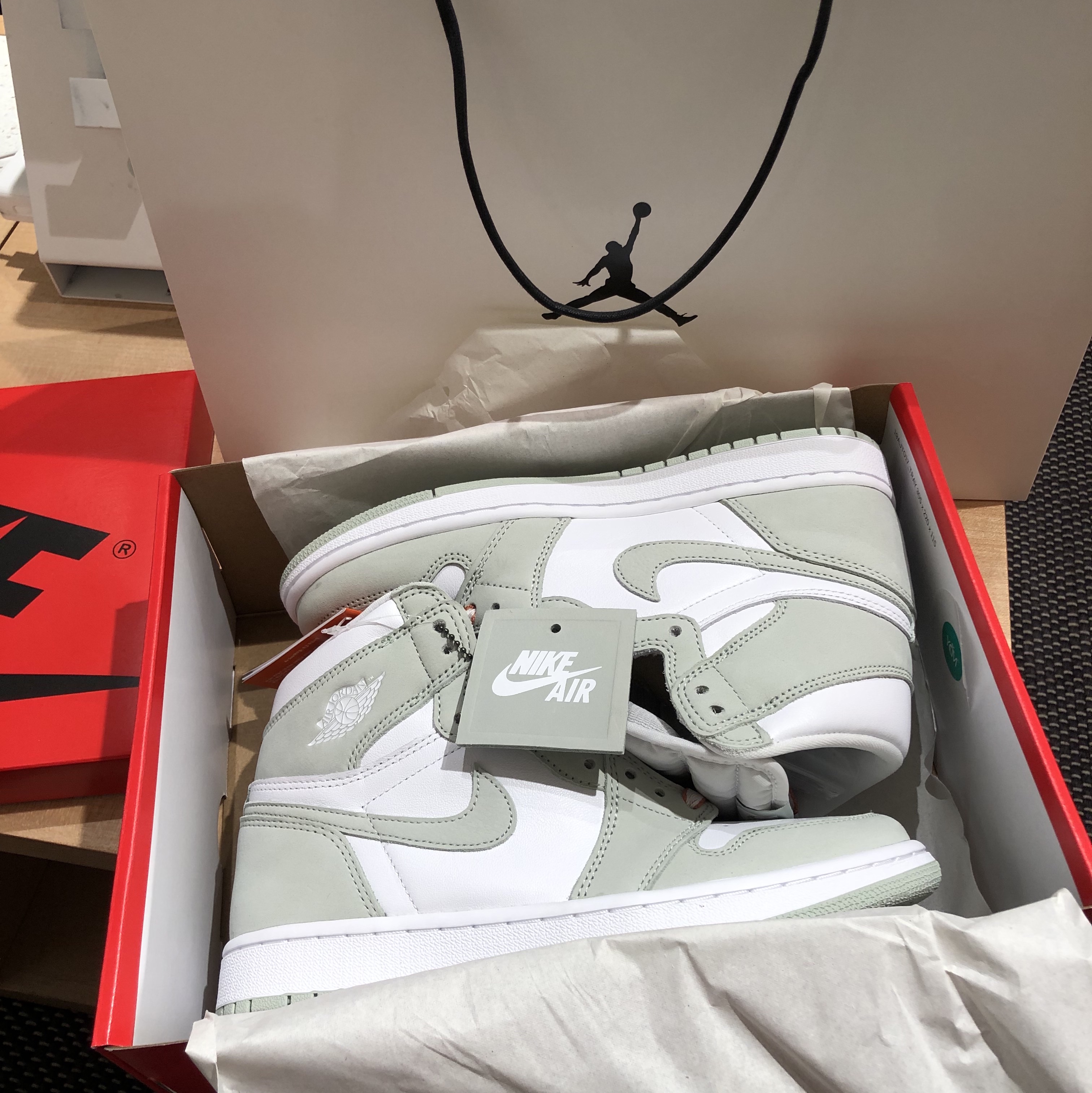 (@mongha) 님의 게시물 | KREAM