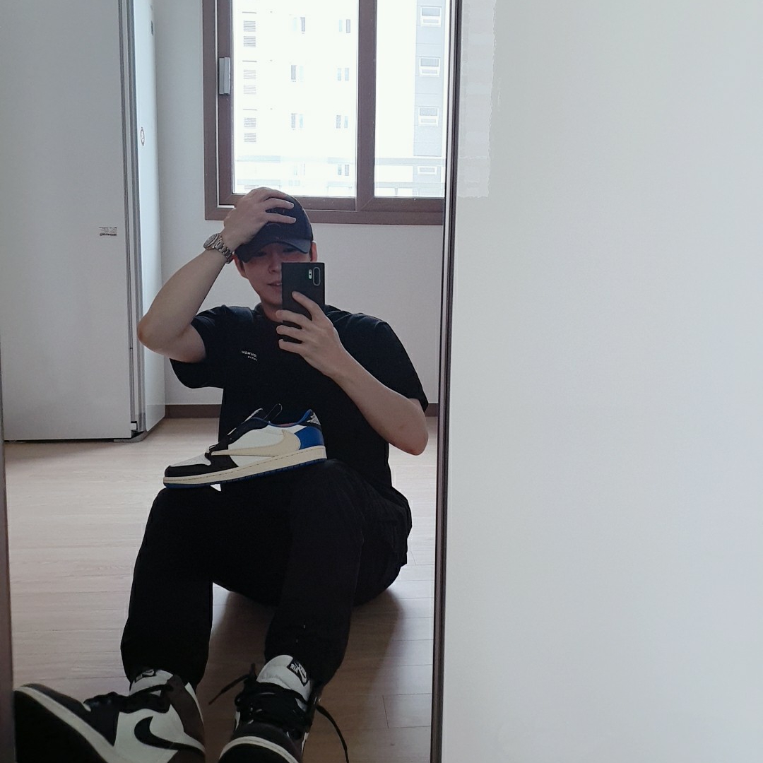 hyun-305 (@jnike) 님의 게시물 | KREAM