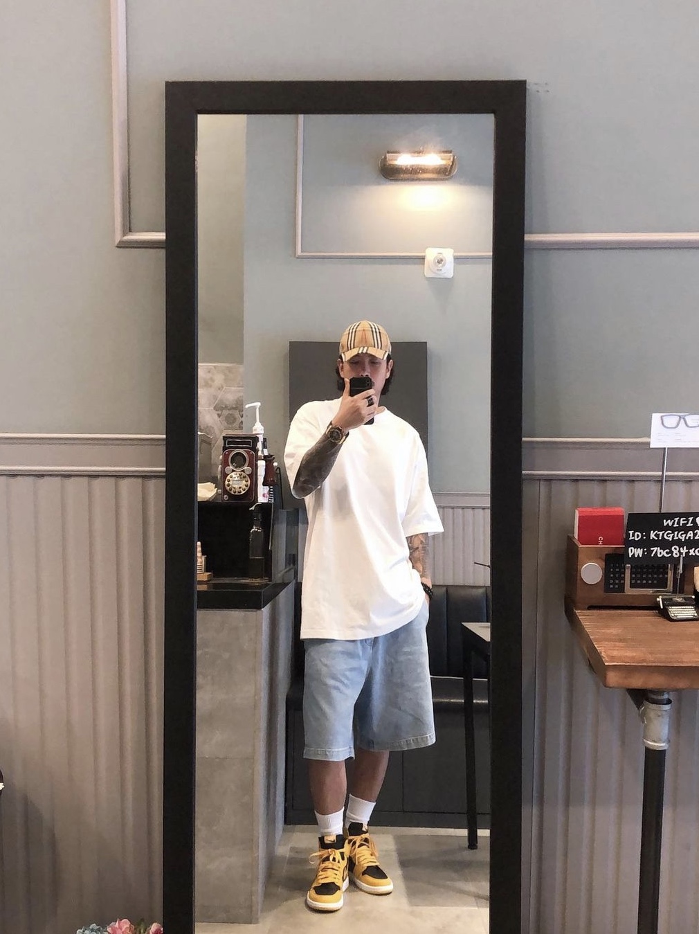 권혁민 (@crazy_crowz) 님의 게시물 | KREAM