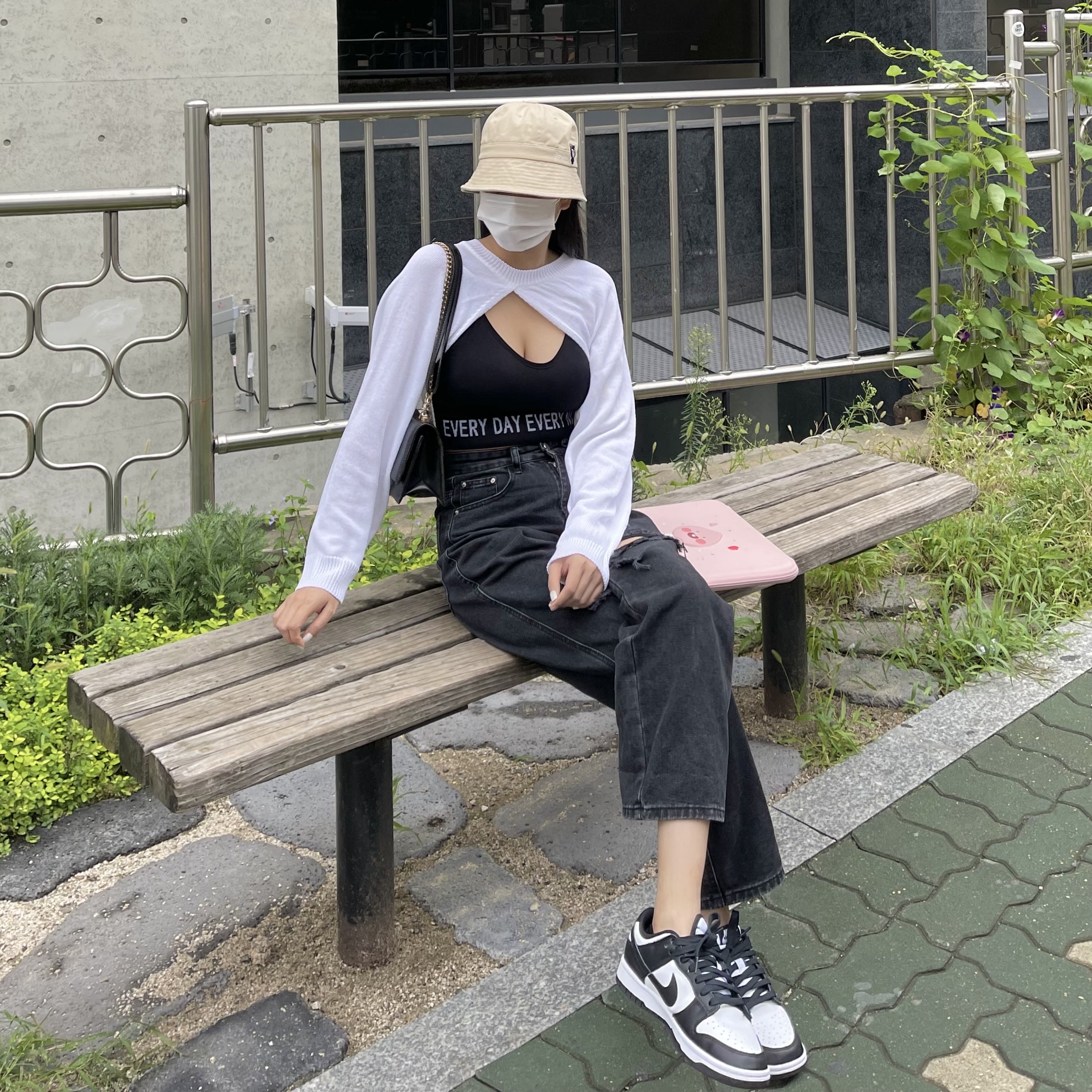 애묘인🐈‍⬛ (@vananhhyuk) 님의 게시물 | KREAM