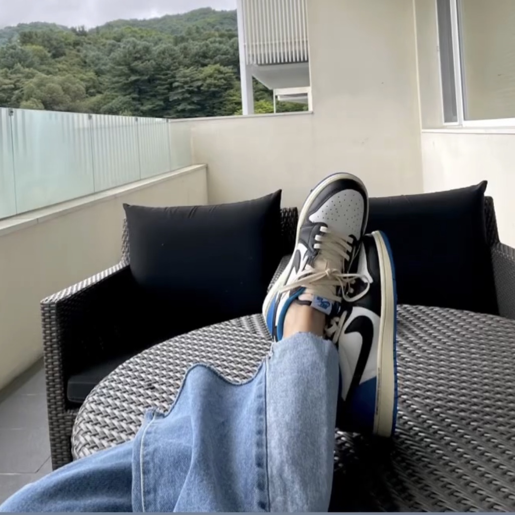 김아미 (@hoami00) 님의 게시물 | KREAM