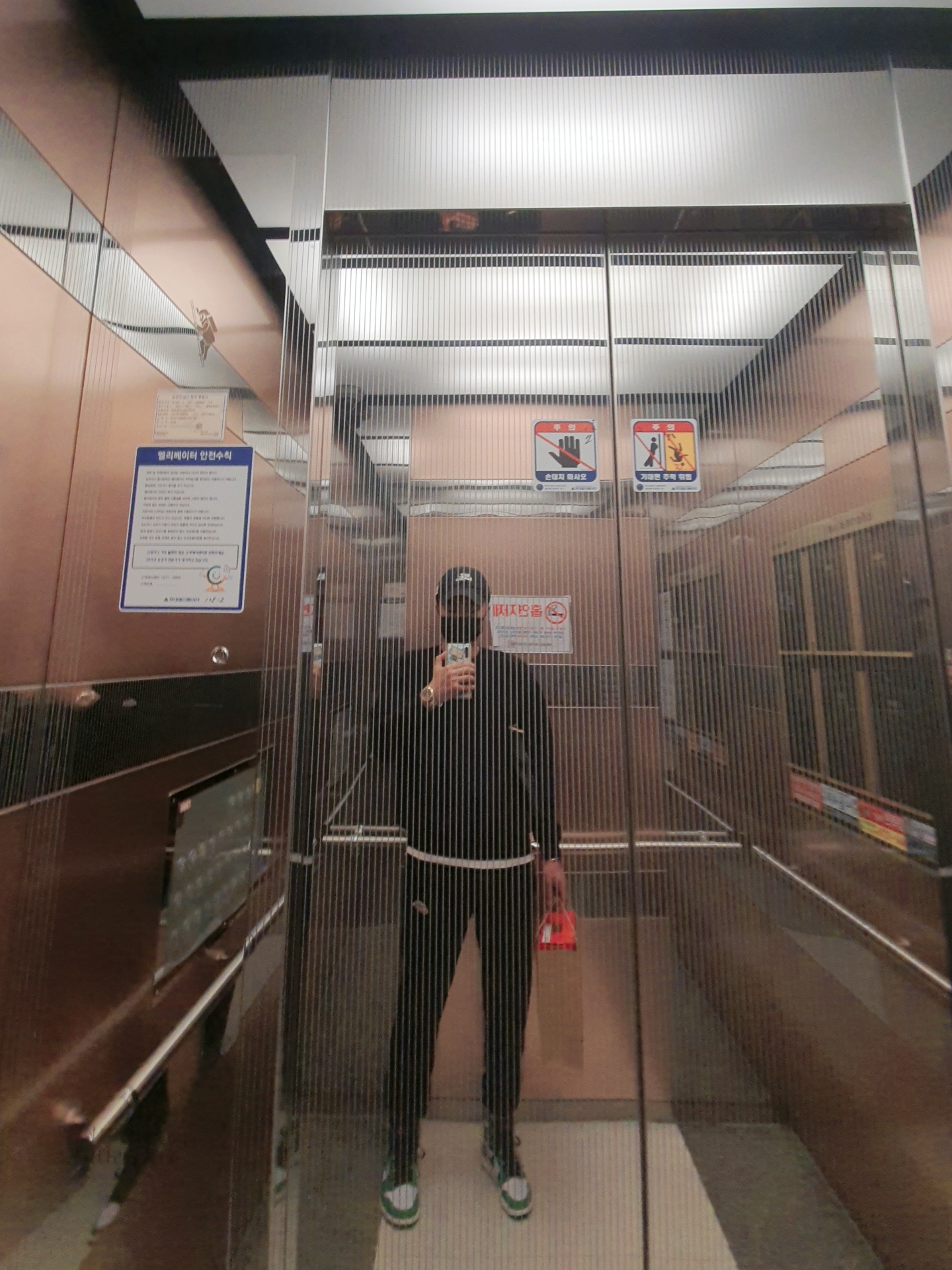 (@__j.se) 님의 게시물 | KREAM