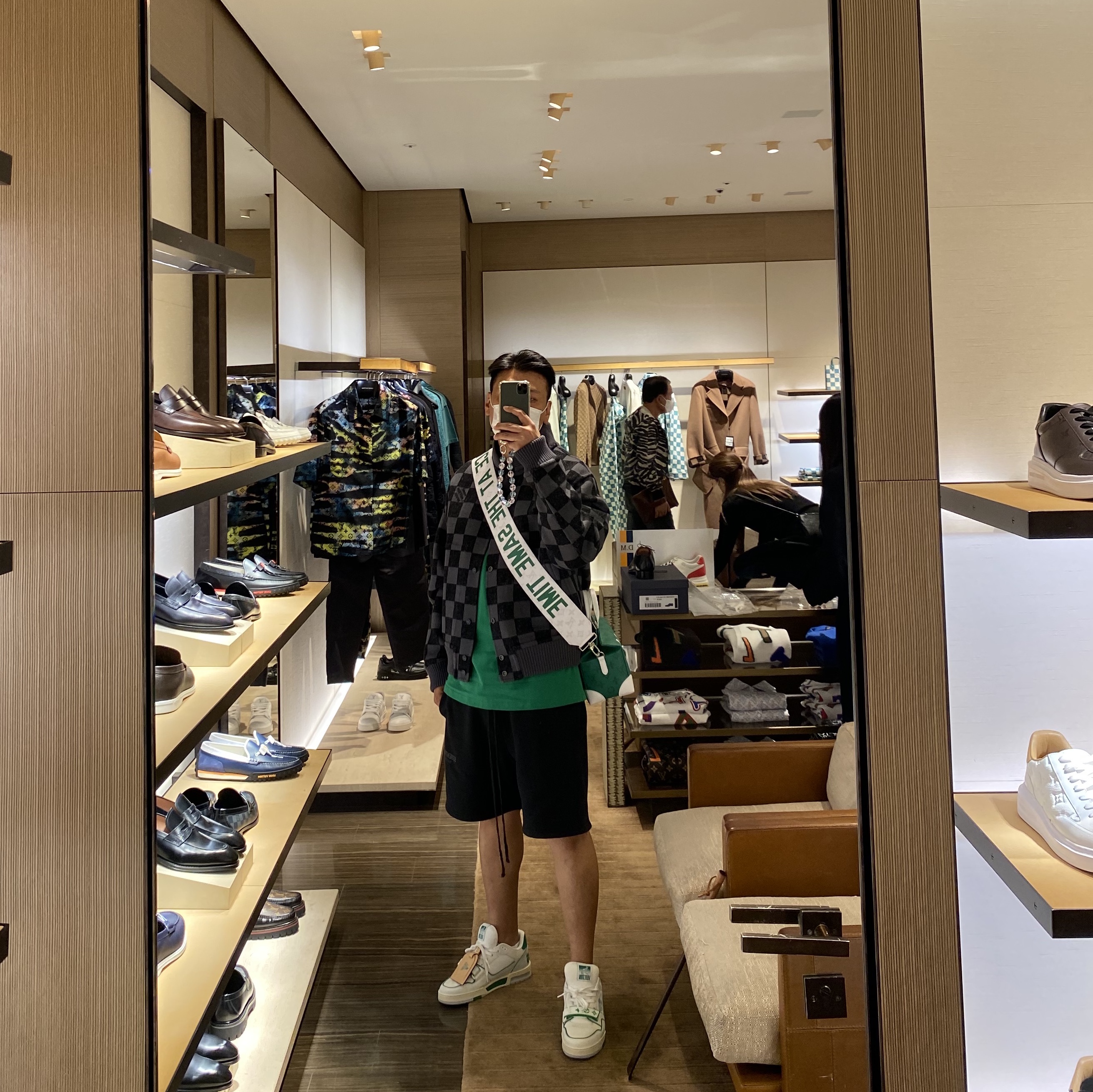 우쓰 (@woos_k) 님의 게시물 | KREAM