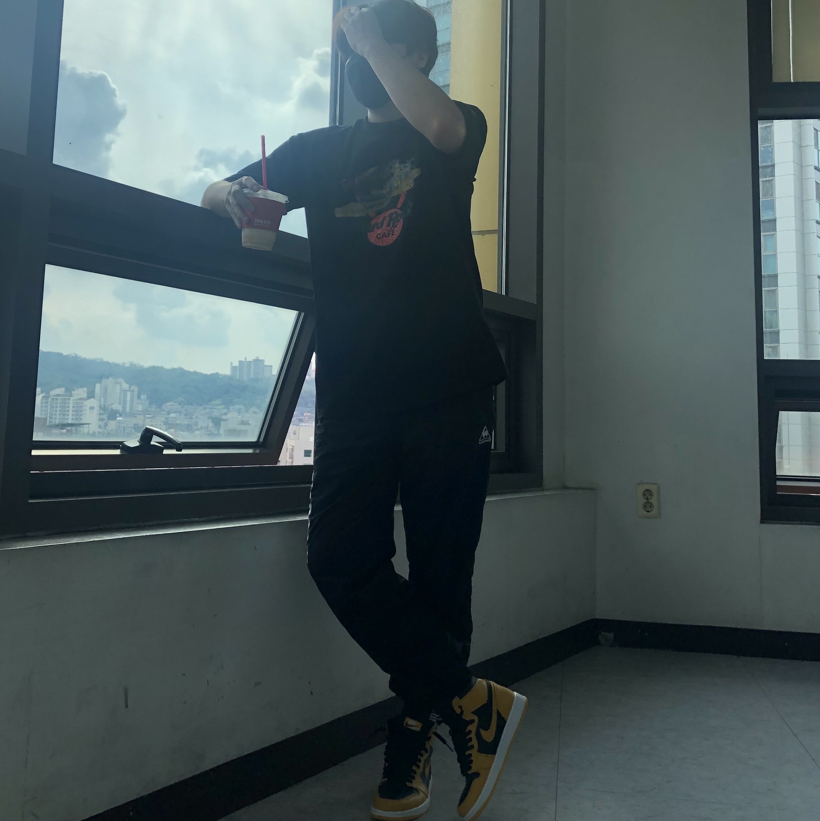 우니 (@woon_91) 님의 게시물 | KREAM