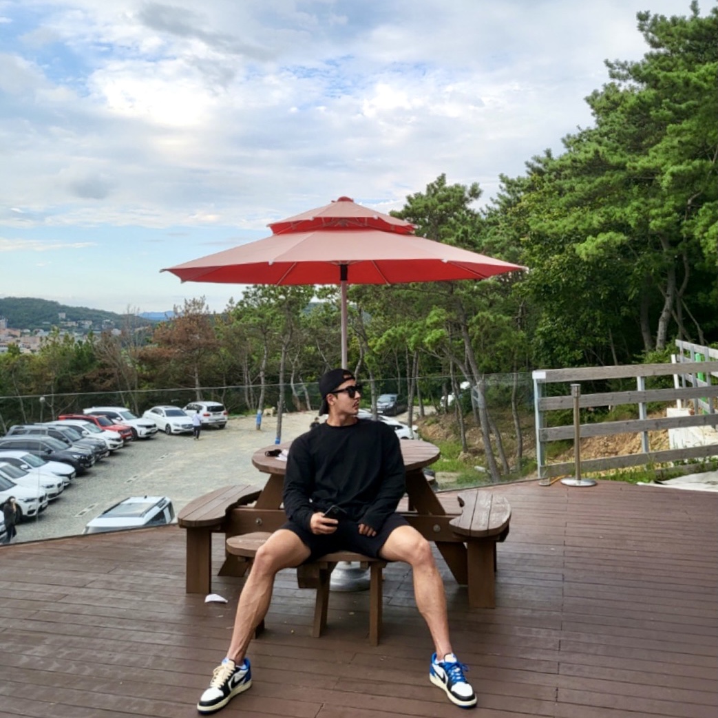 beom (@first_body) 님의 게시물 | KREAM