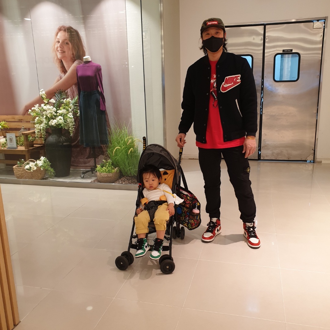 insta : s.u.... (@s.u.p.r.e.m...) 님의 게시물 | KREAM