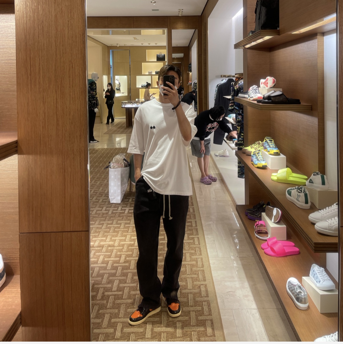 아이엠 ___llll___v (@___llll___v) 님의 게시물 | KREAM