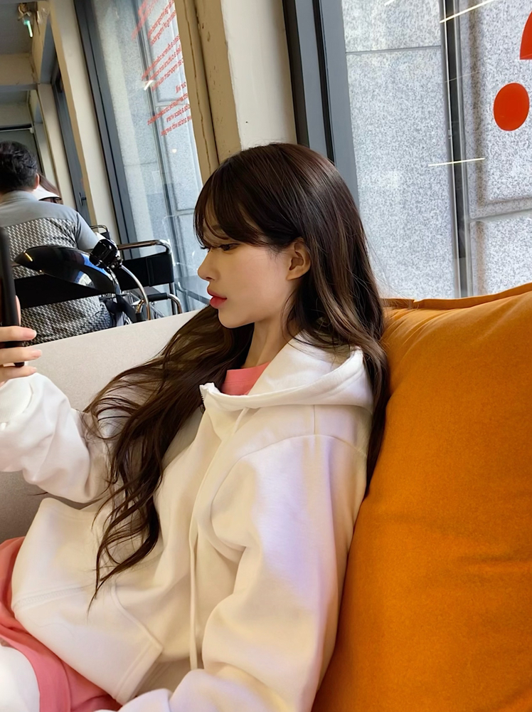 나야나 (@btbbx) 님의 게시물 | KREAM