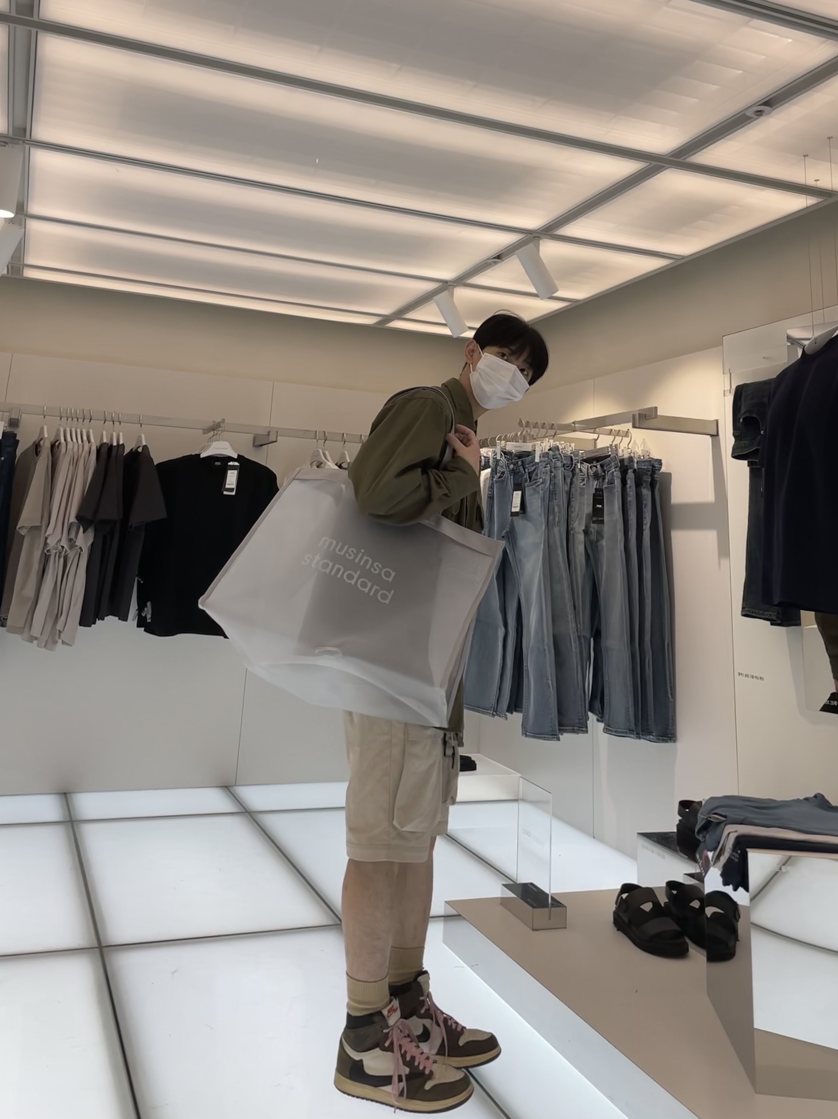 소코년 (@sonyunko) 님의 게시물 | KREAM