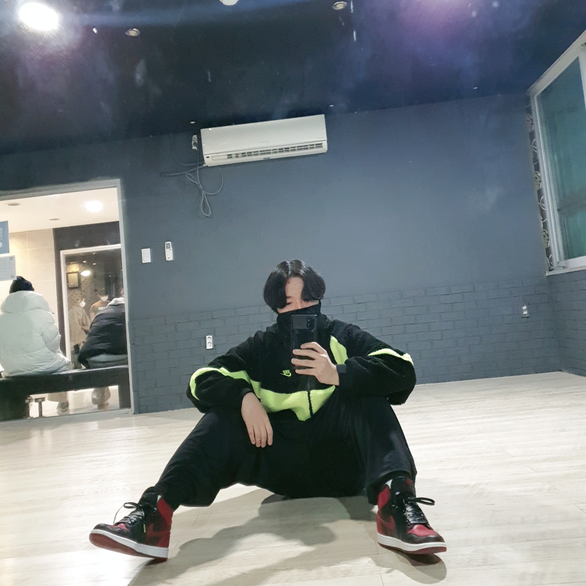 (@h__moon__h) 님의 게시물 | KREAM