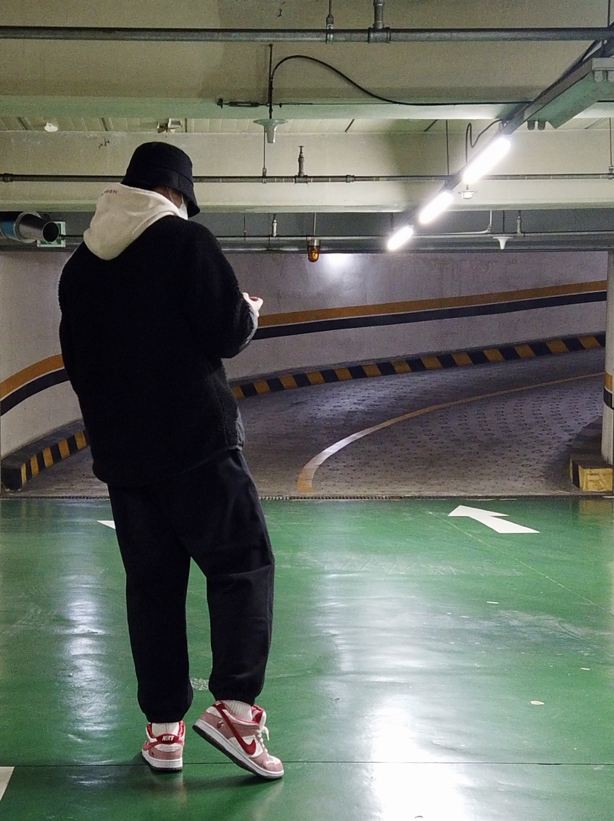 존오즈 (@john_oz) 님의 게시물 | KREAM