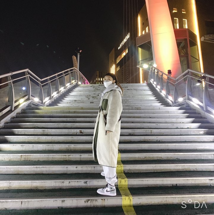 로리 (@lovejay) 님의 게시물 | KREAM