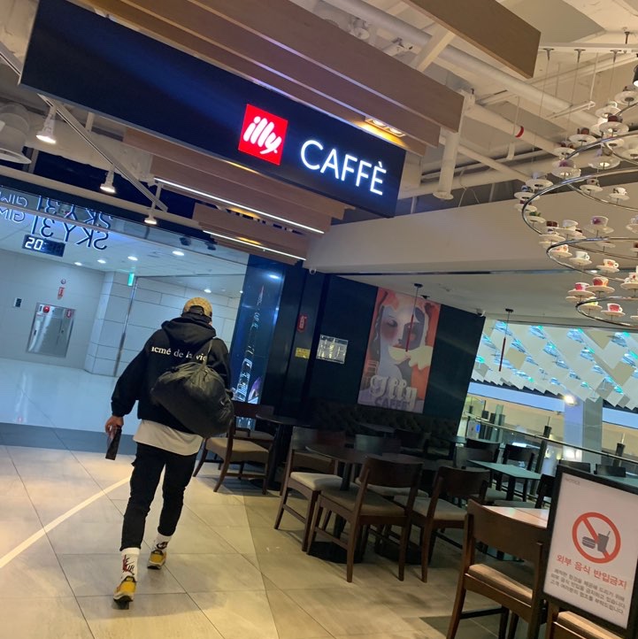 정창용 (@jjj_yong_) 님의 게시물 | KREAM