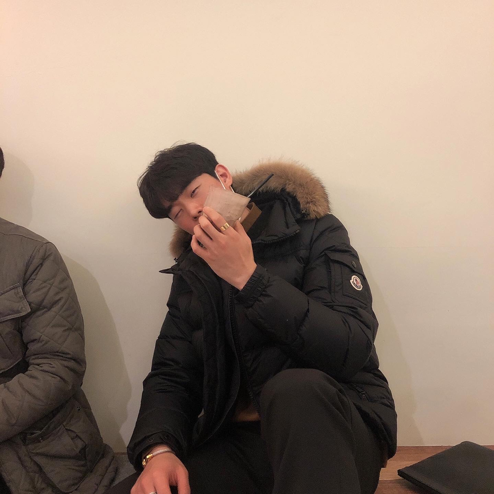 𝑝𝑎𝑟𝑘 𝑠𝑠𝑎𝑛𝑔 𝑢𝑘 (@s.wook._) 님의 게시물 | KREAM