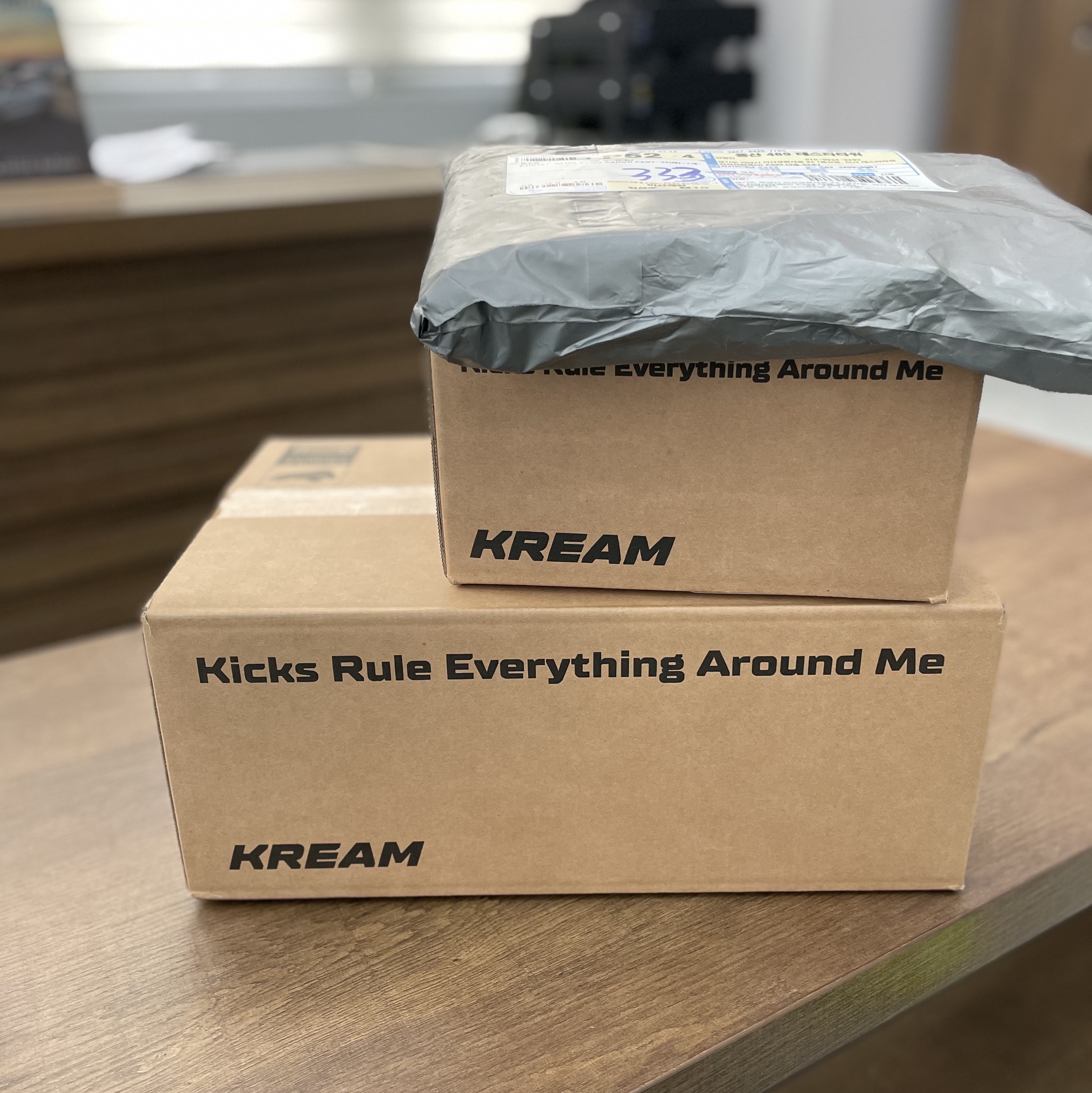 제란 (@zerran) 님의 게시물 | KREAM