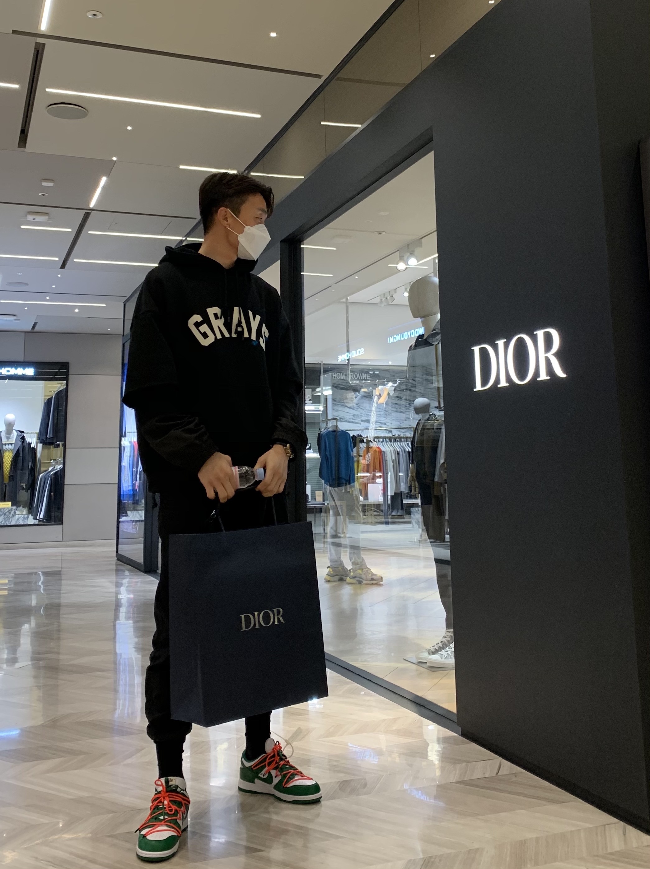 아이엠 ___llll___v (@___llll___v) 님의 게시물 | KREAM