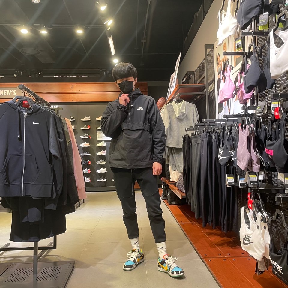 김대욱 (@rlaeodnr) 님의 게시물 | KREAM