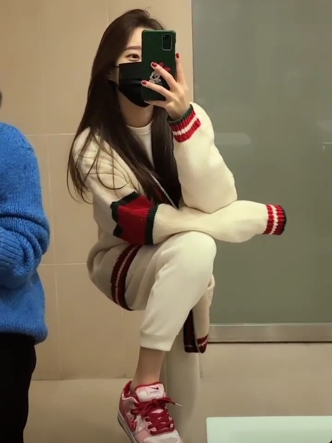 (@hn_i_i) 님의 게시물 | KREAM