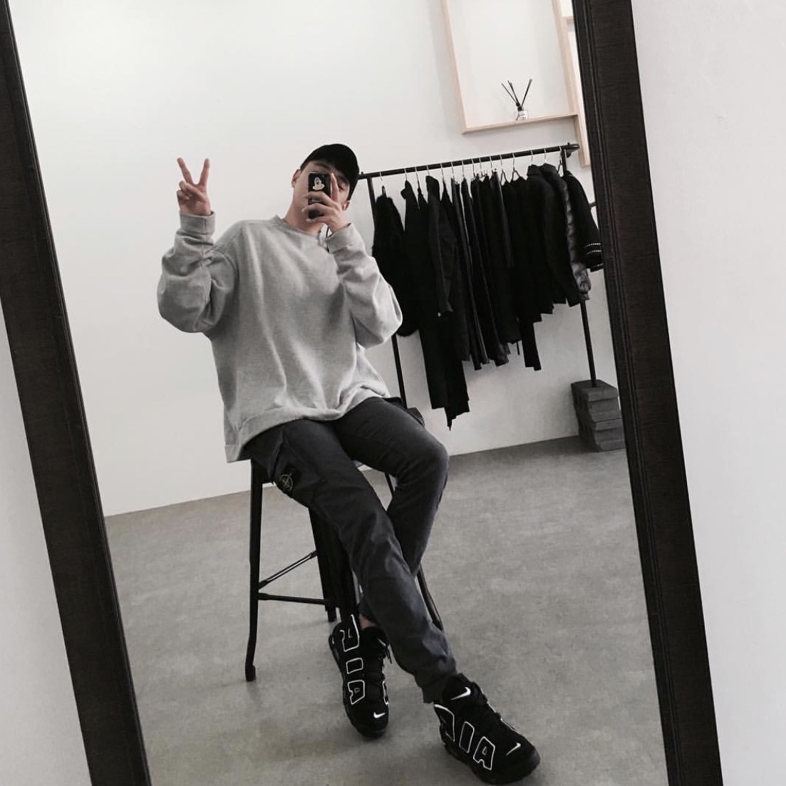 보안관 (@lastbook) 님의 게시물 | KREAM