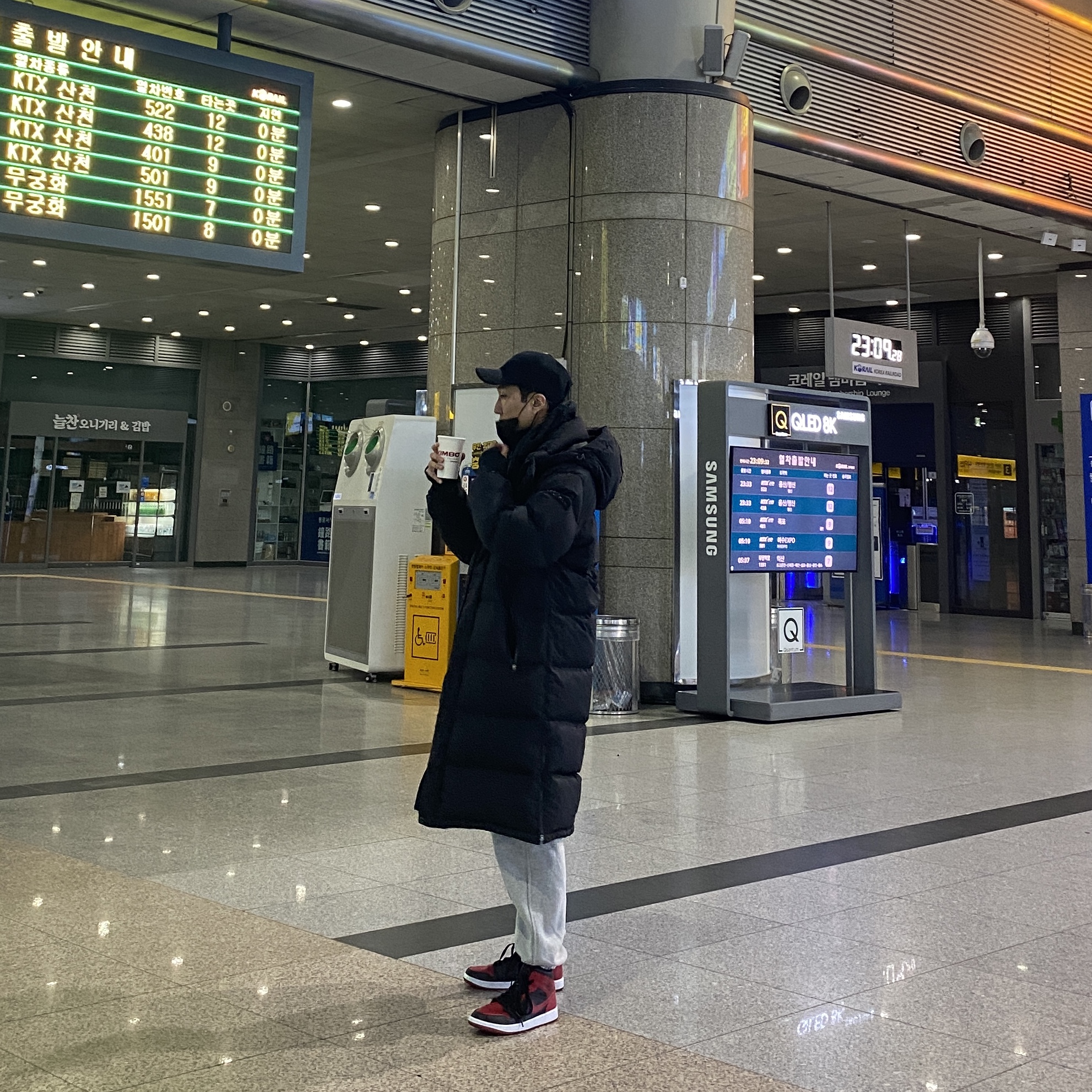 범이 (@hngbm) 님의 게시물 | KREAM