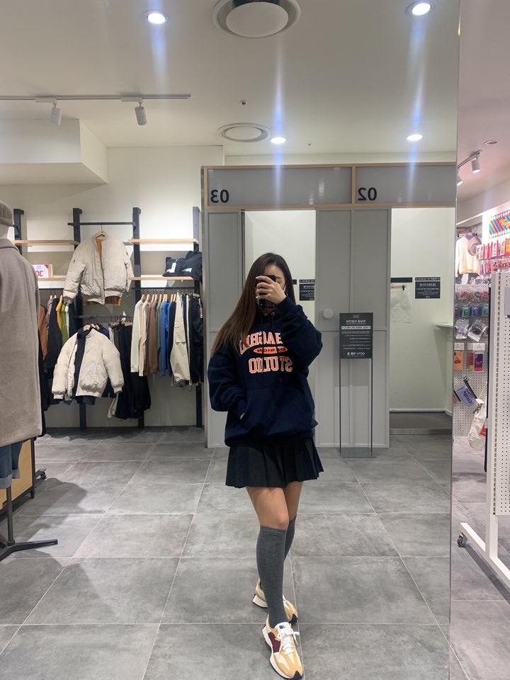 로리 (@lovejay) 님의 게시물 | KREAM