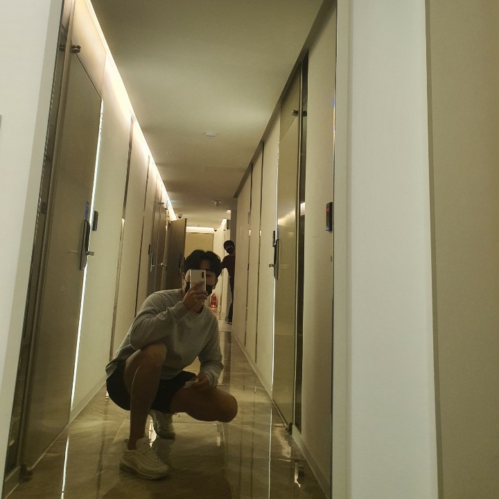 도사자이 (@aura.h) 님의 게시물 | KREAM