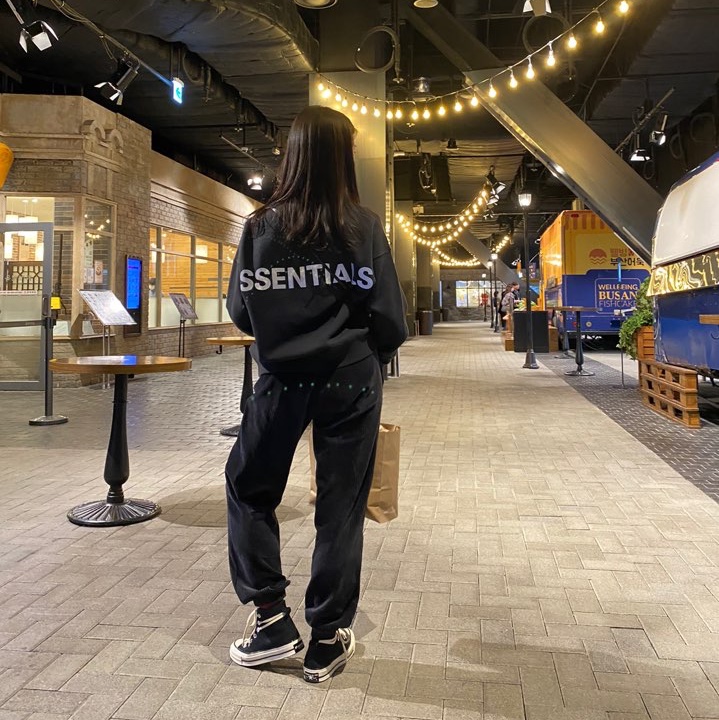 구불출 (@siwan) 님의 게시물 | KREAM