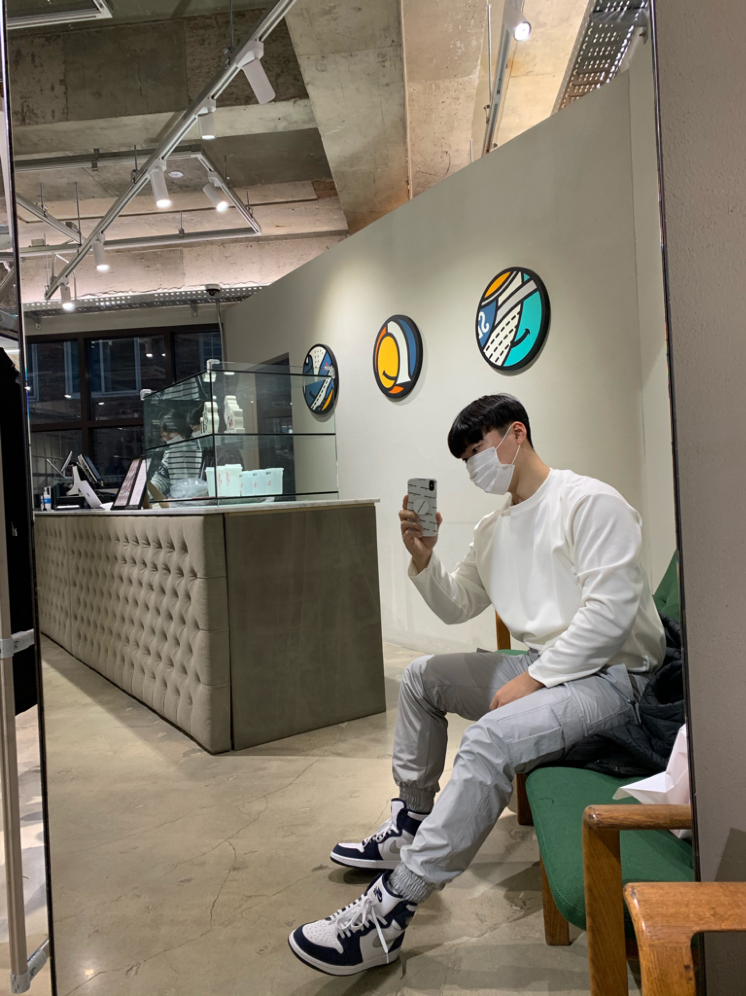 처리이어미이 (@2z7l46) 님의 게시물 | KREAM