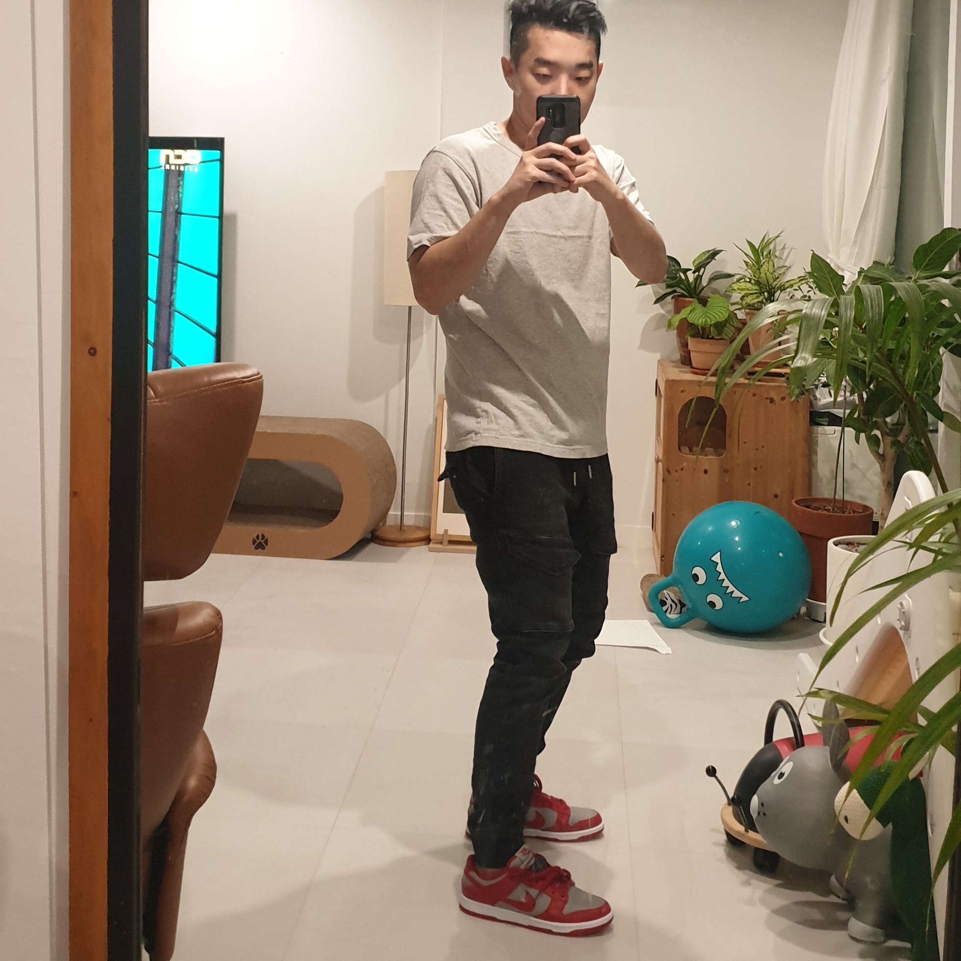 겜보이 (@gamboy) 님의 게시물 | KREAM