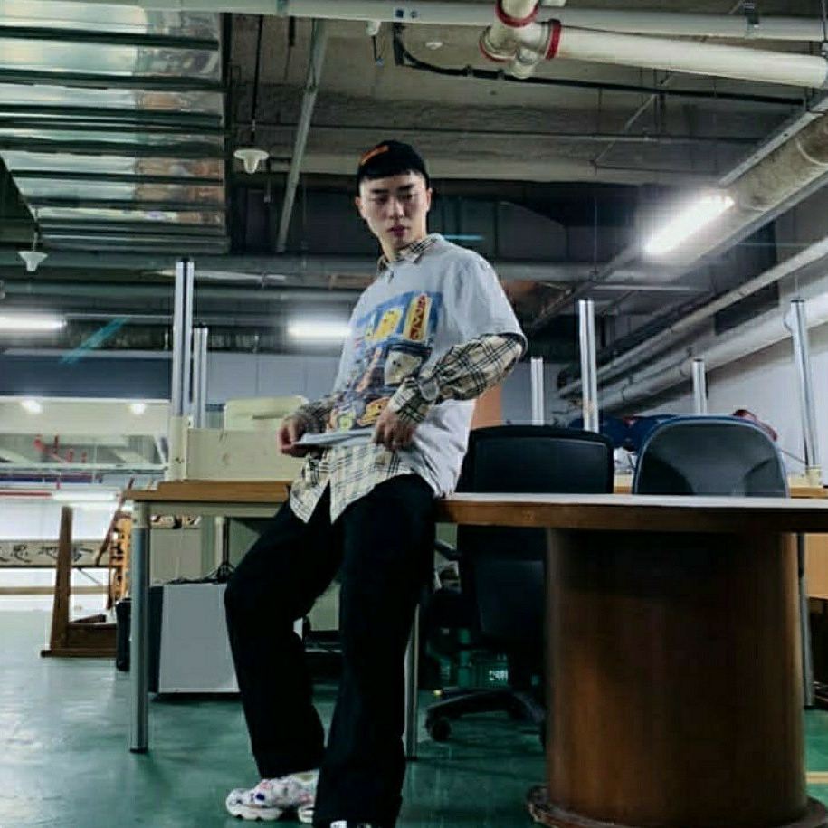 조규현 (@gyeon_2y) 님의 게시물 | KREAM