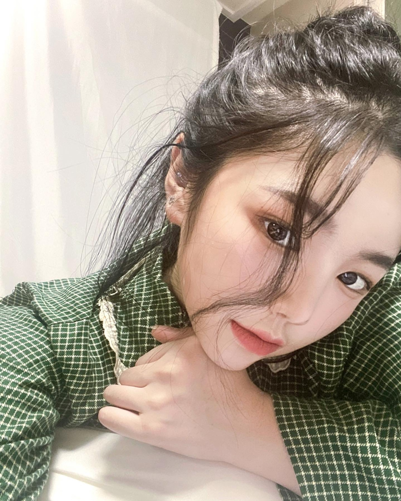 정다솜 (@som.e) 님의 게시물 | KREAM