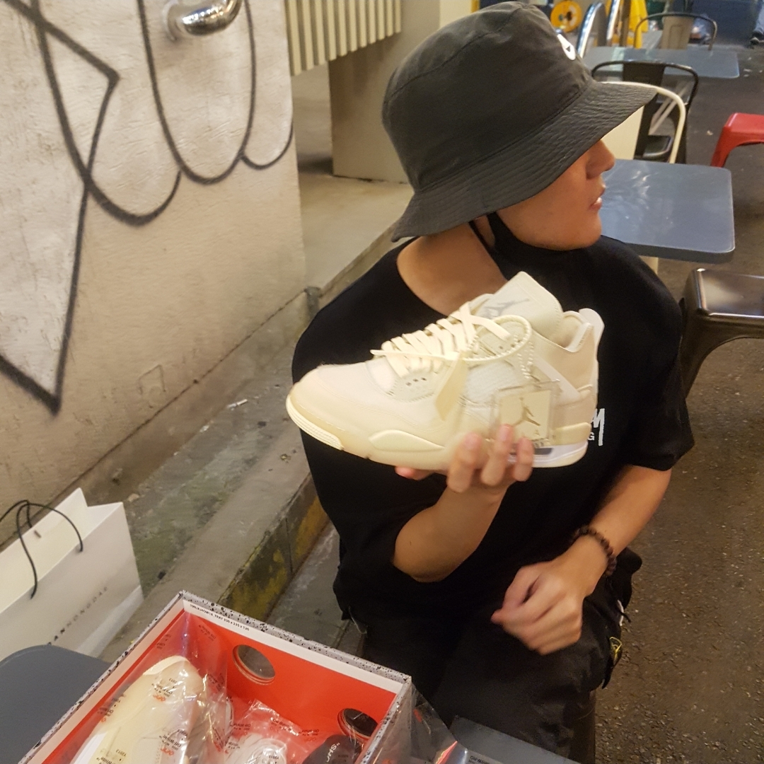 꺼낸다 (@k1m_0j) 님의 게시물 | KREAM