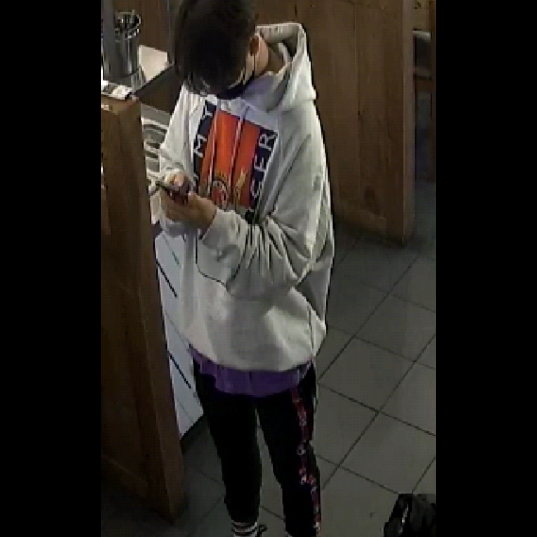 lee (@rainbow) 님의 게시물 | KREAM