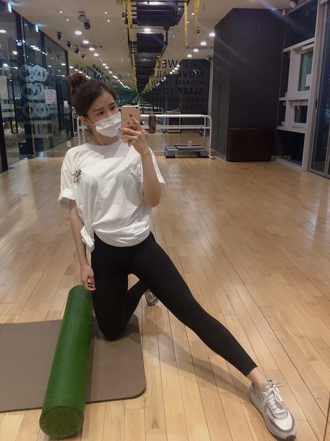 윤블 (@deb_lee) 님의 게시물 | KREAM