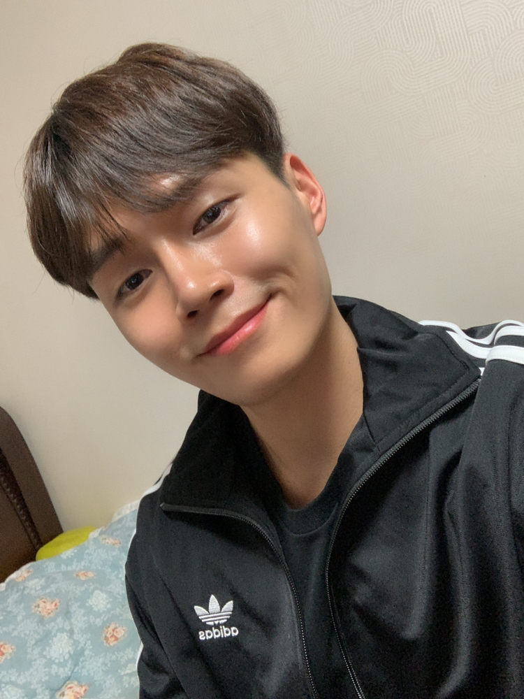 james A (@jjongst) 님의 게시물 | KREAM