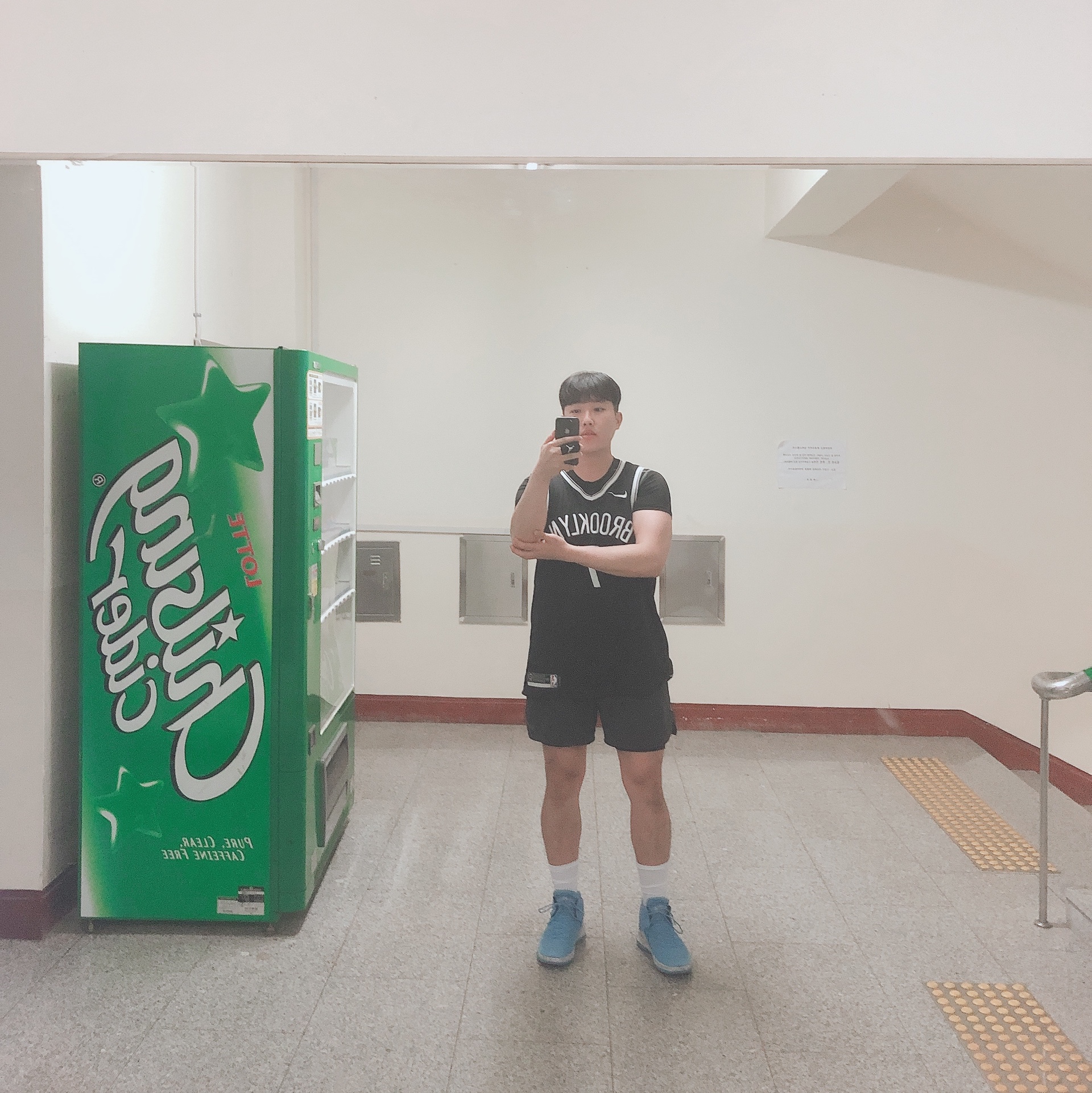 (@lebron) 님의 게시물 | KREAM