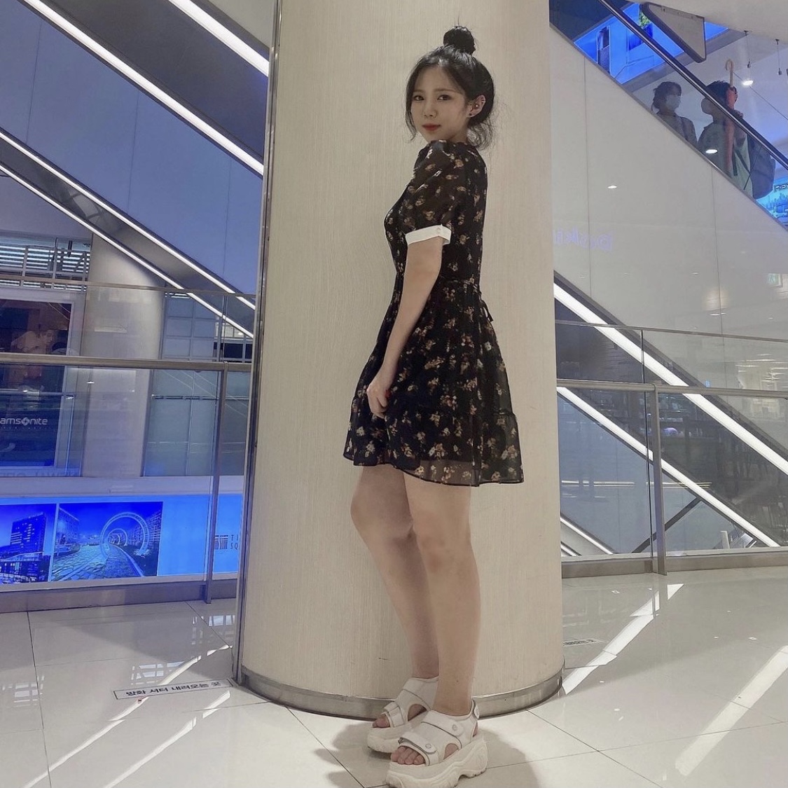 정다솜 (@som.e) 님의 게시물 | KREAM