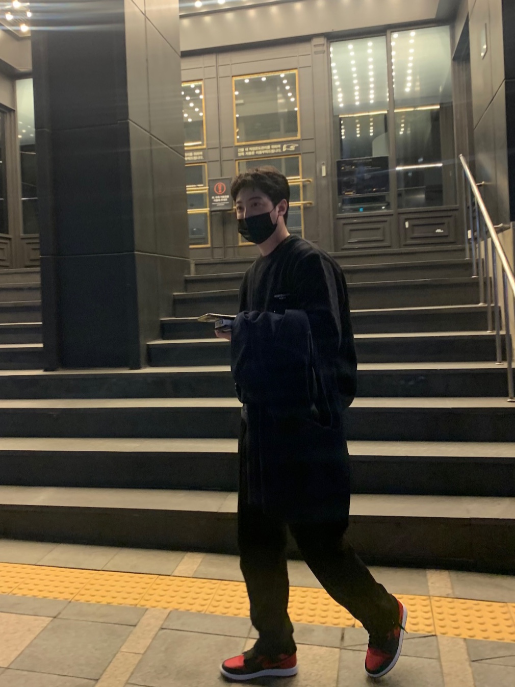 (@rtrtrt_iii) 님의 게시물 | KREAM