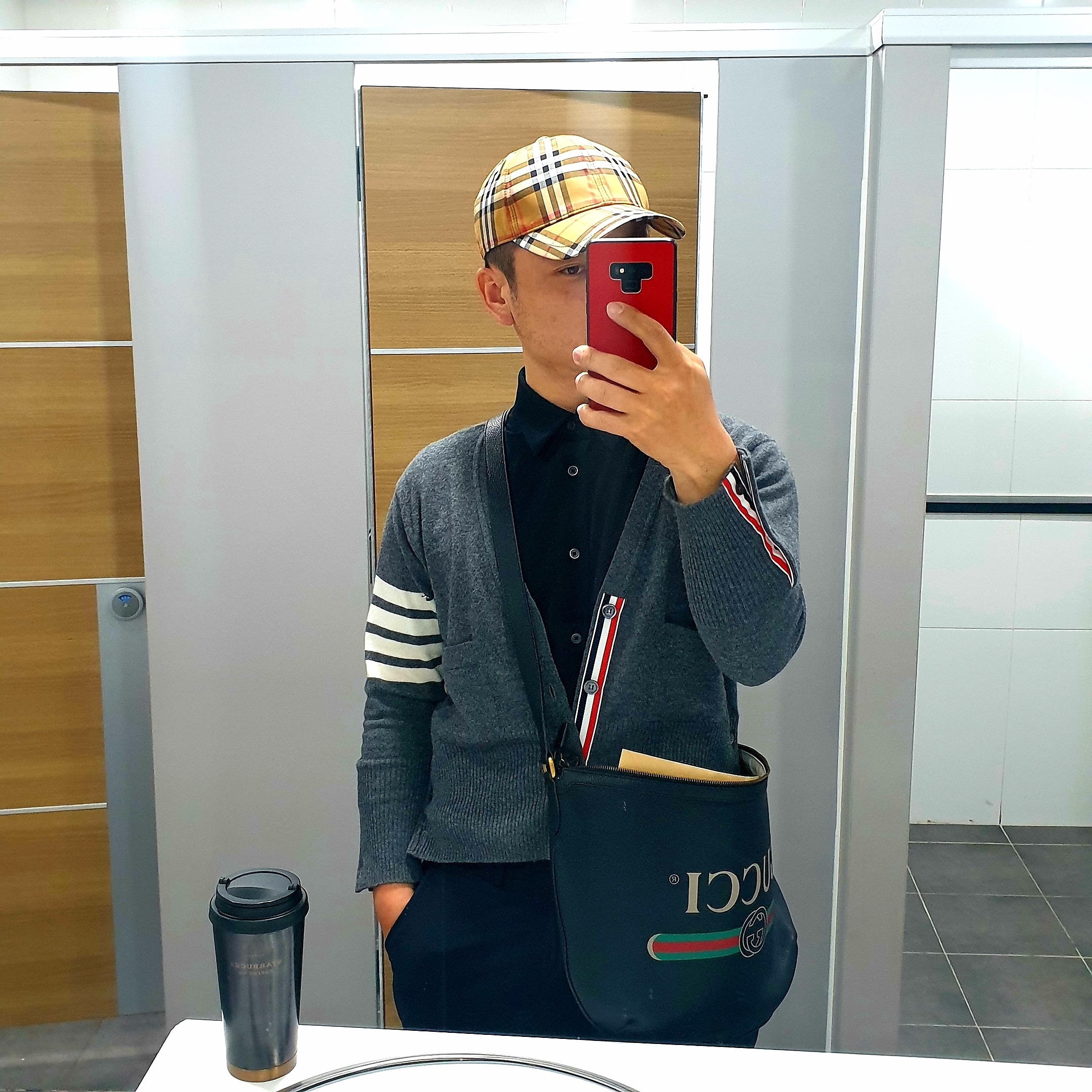 코난 (@_lets_be) 님의 게시물 | KREAM