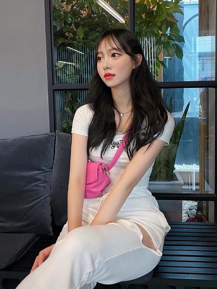 서윤 (@y0.0ne) 님의 게시물 | KREAM