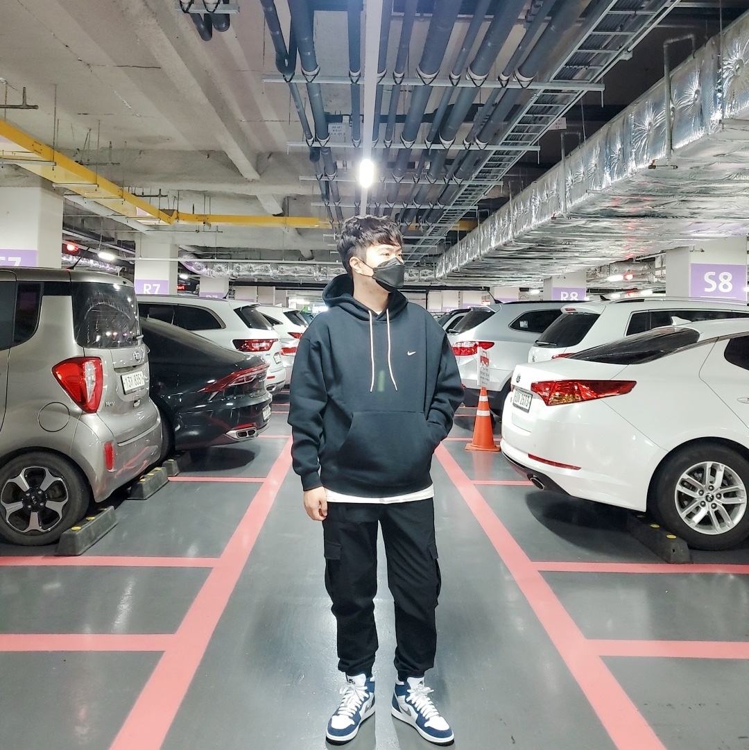 김긍정 (@awesome_hyeon_) 님의 게시물 | KREAM