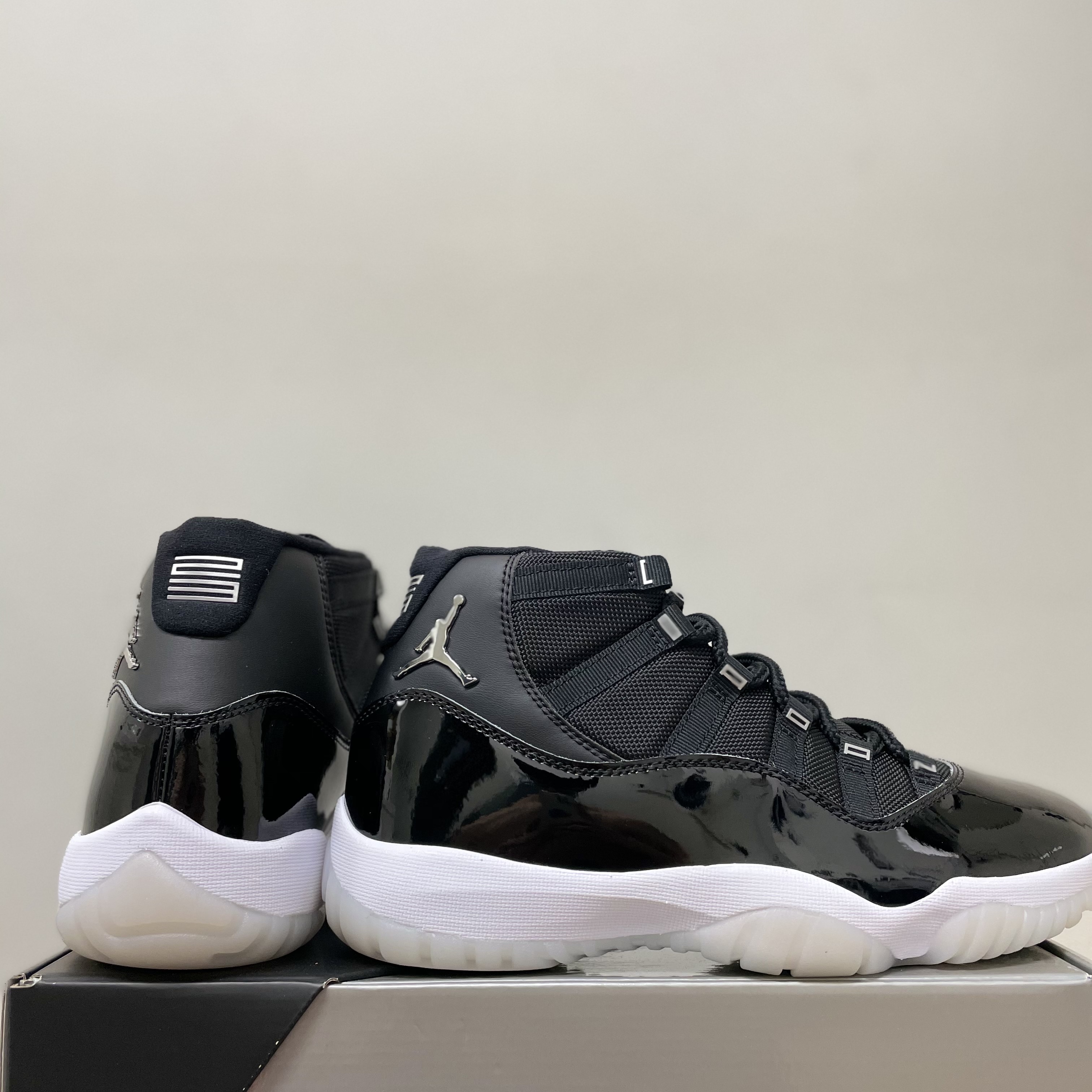 sena (@sena_) 님의 게시물 | KREAM