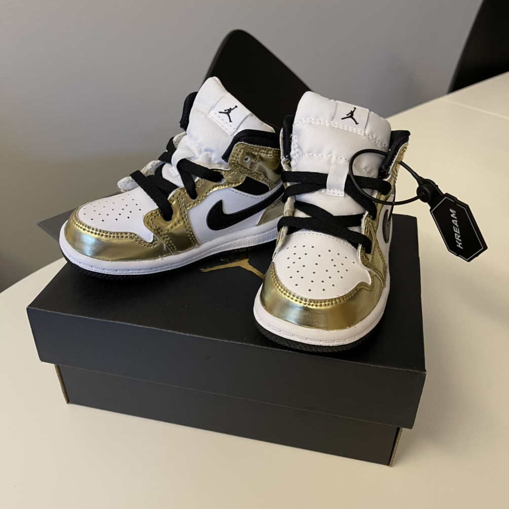 mignon (@sangpange) 님의 게시물 | KREAM