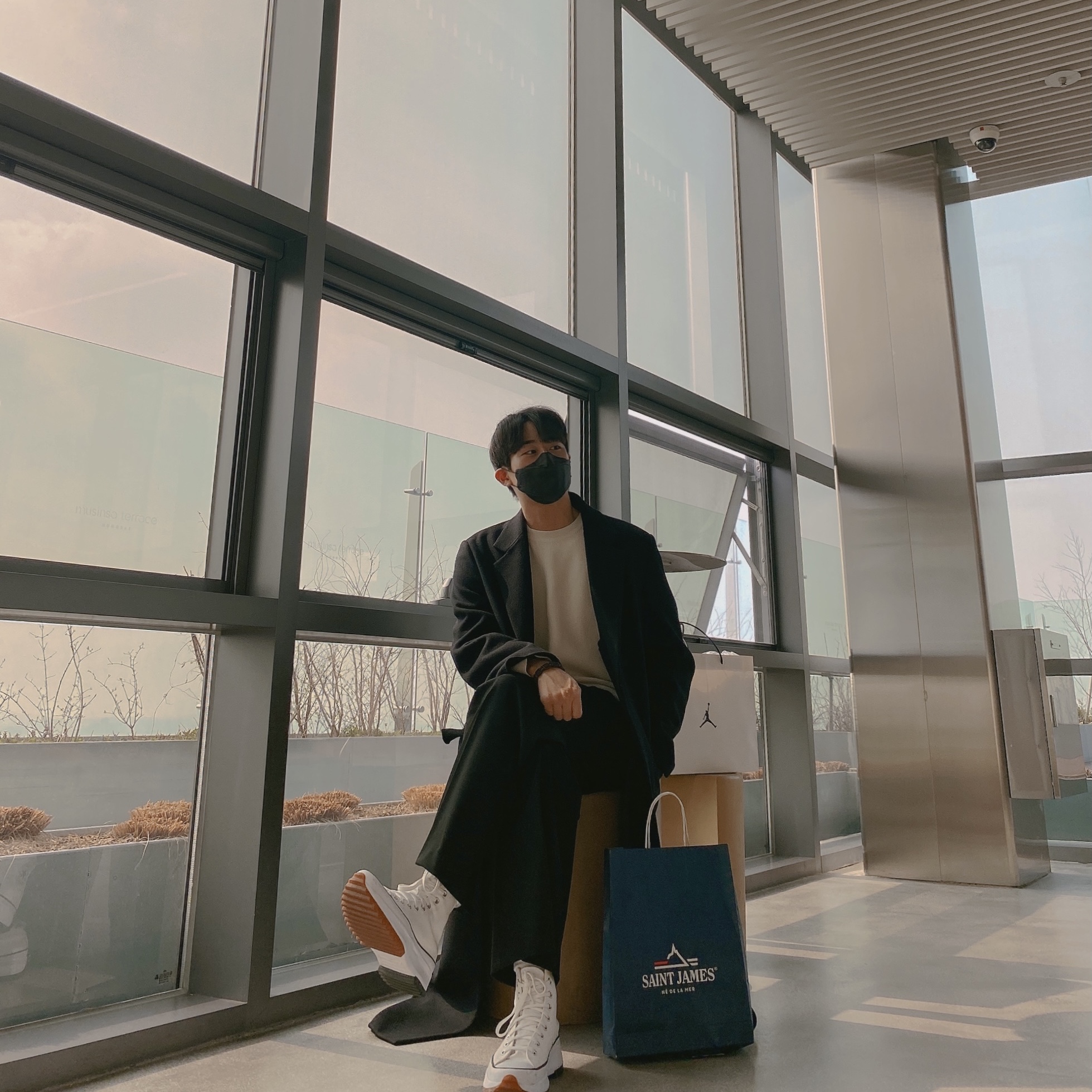 young.j (@0_jaess) 님의 게시물 | KREAM